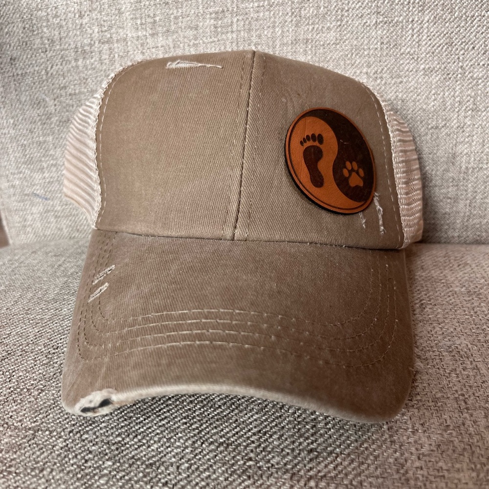 Yin Yang Footprint Paw Print Trucker Hat Ponytail, Li… - Gem